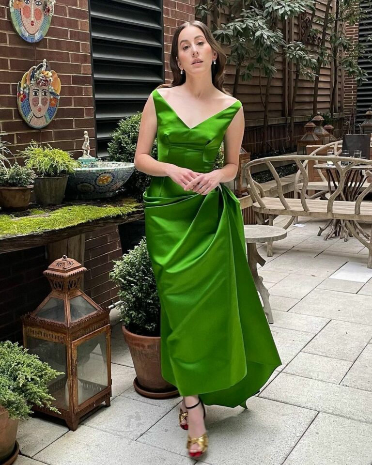 Alana Haim Feet (7 pics) Sexy Feets - Celeb Feets